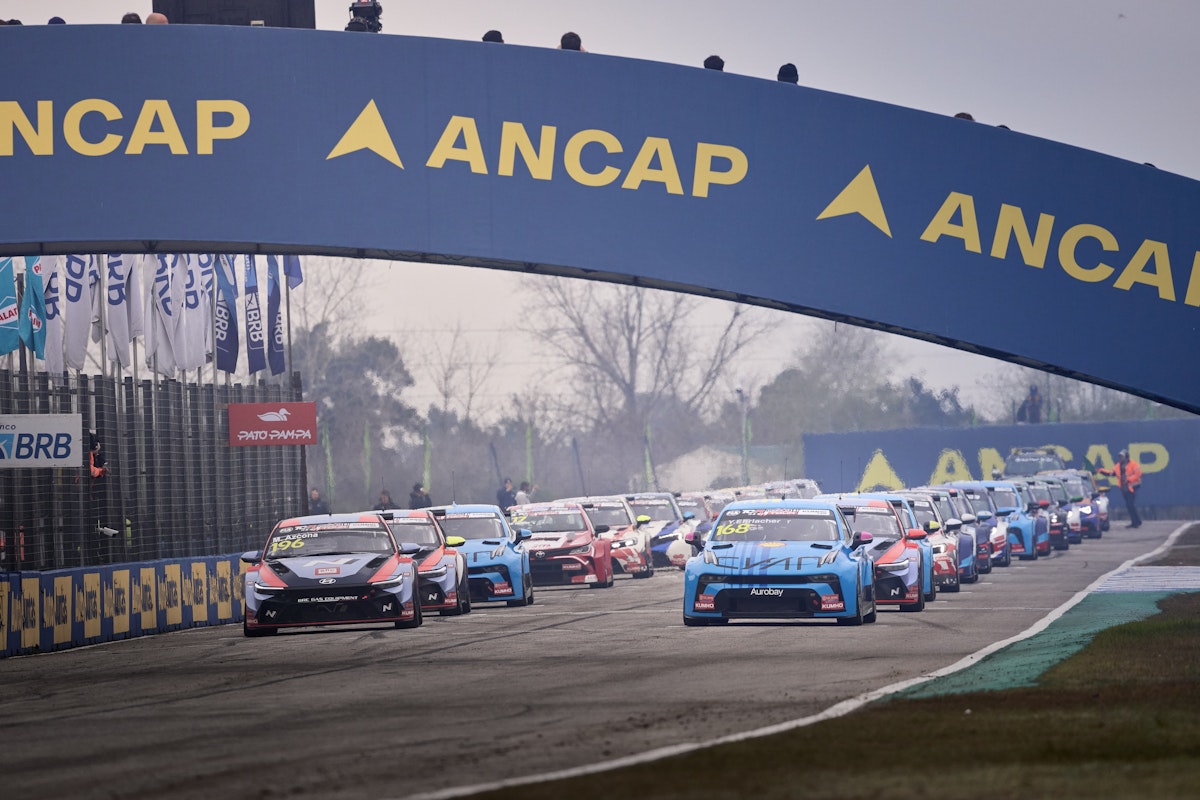 Yann Ehrlacher and Thed Björk nets twin wins for Lynk & Co Cyan Racing ...